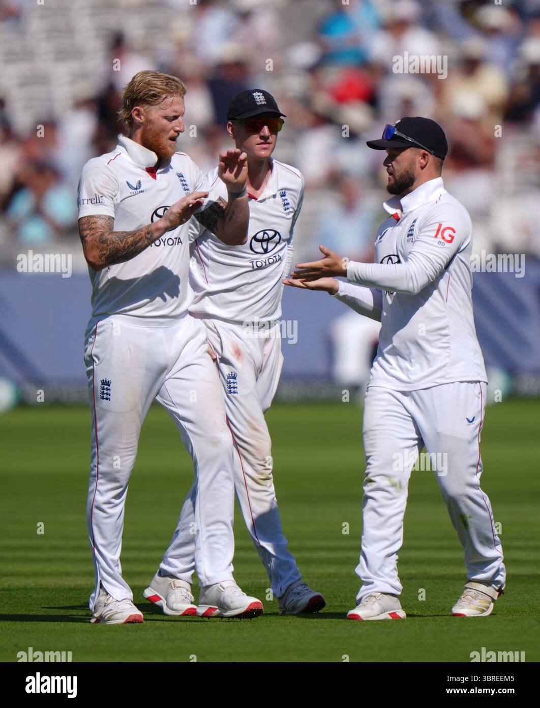 England's Ben Stokes (left) celebrates with team-mates Ben Duckett ...