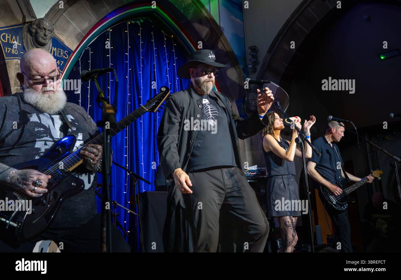 Glasgow, Scotland, UK. 11th July 2025. Goodbye Mr Mackenzie putting on ...