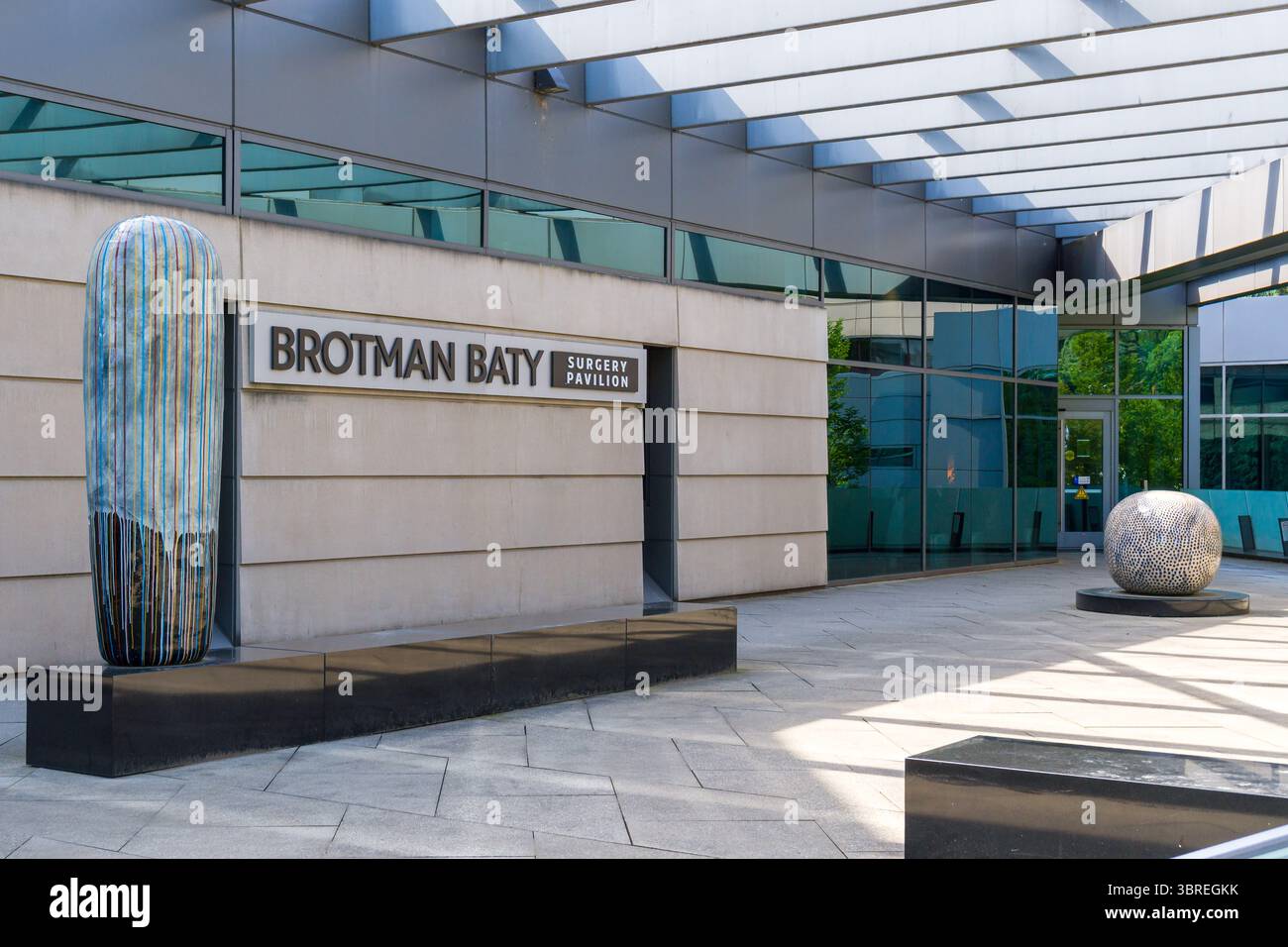 SEATTLE, WA, USA, MAY 25, 2025: Brotman Baty Institute Surgery Pavilion ...