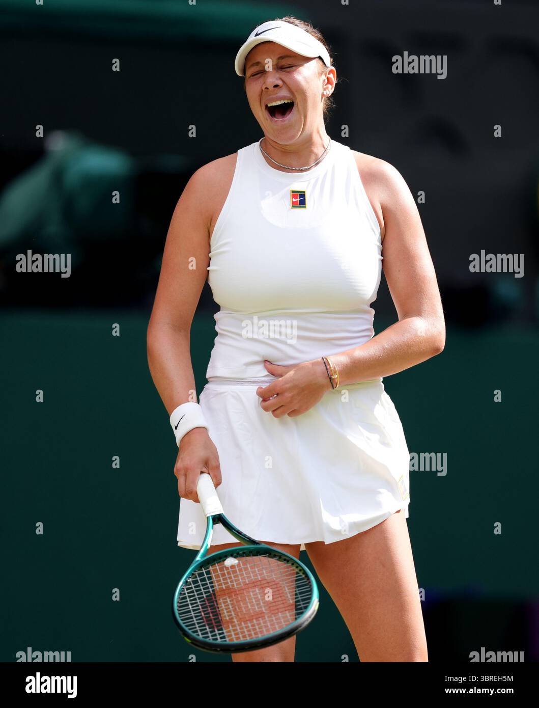Amanda Anisimova reacts during her Ladies' Singles Final against Iga ...