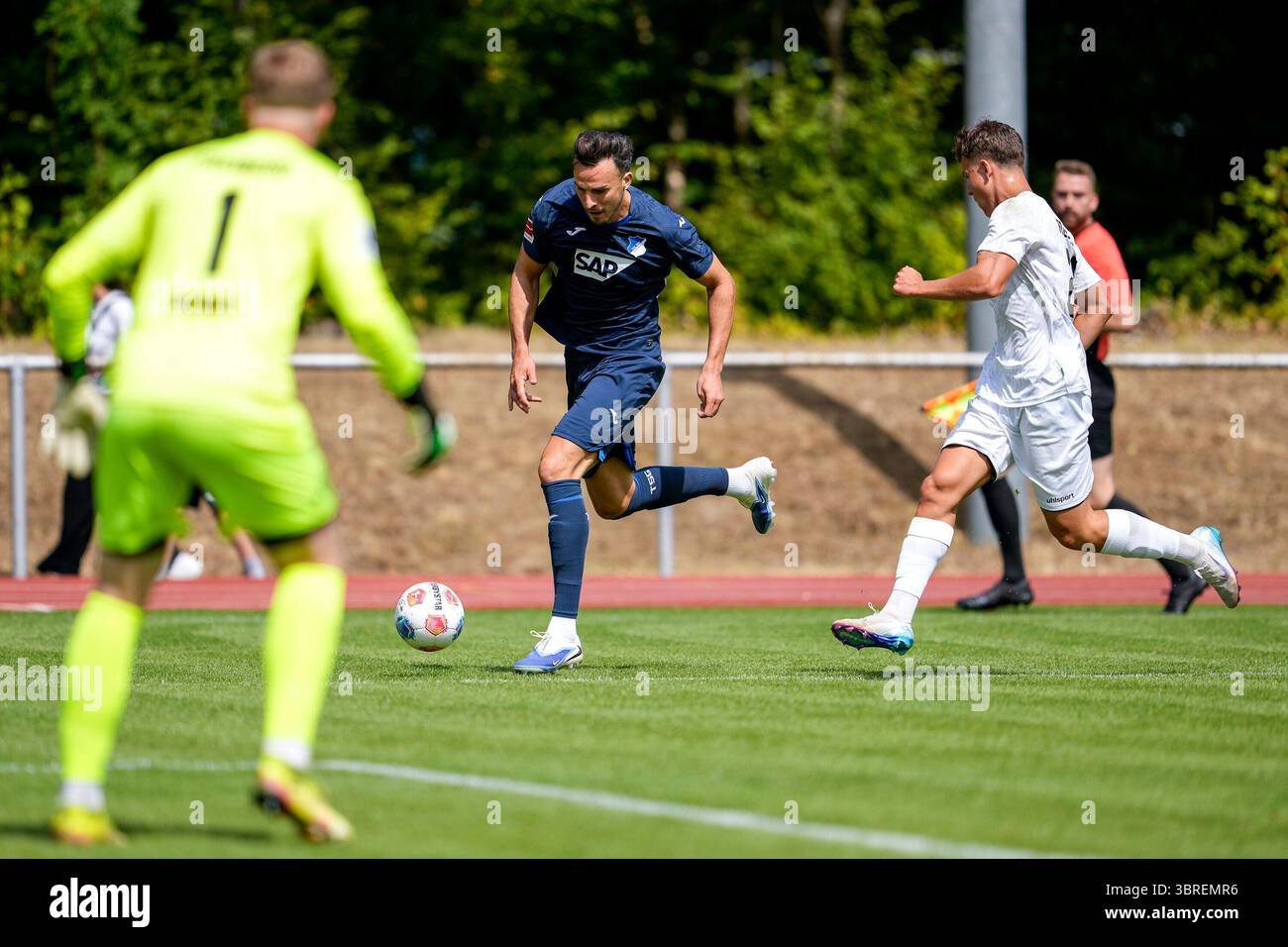 v.li.: Benedikt Paul Grawe (Torwart, SGV, 1), Haris Tabakovic ...
