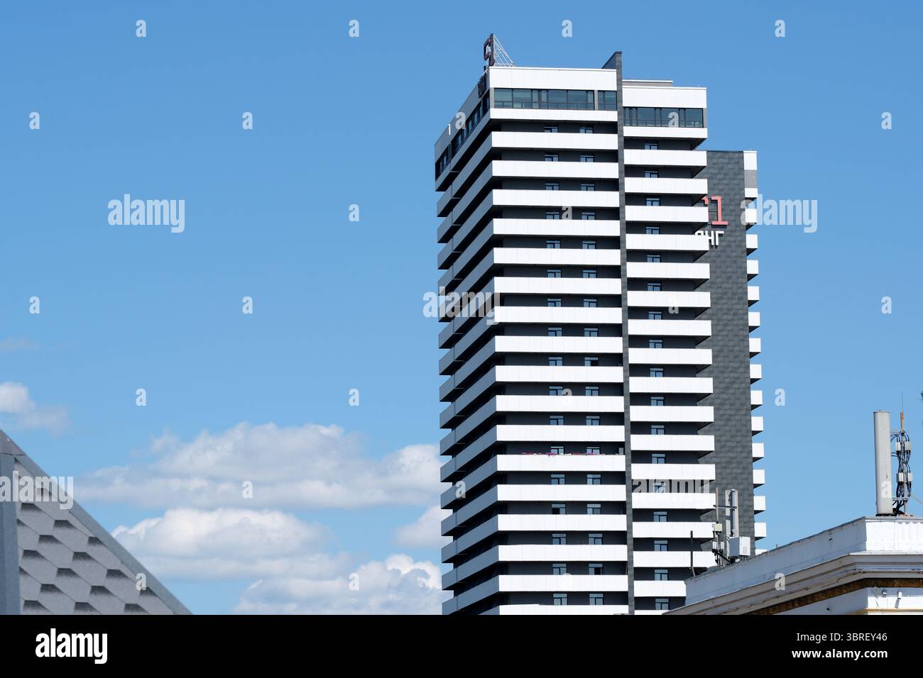 Tall building stands prominently hi-res stock photography and images ...