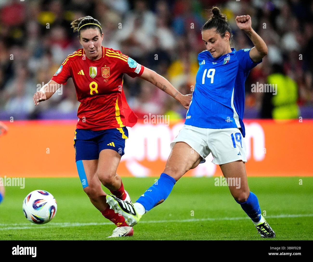 Spain's Mariona Caldentey (left) and Italy's Martina Lenzini battle for ...