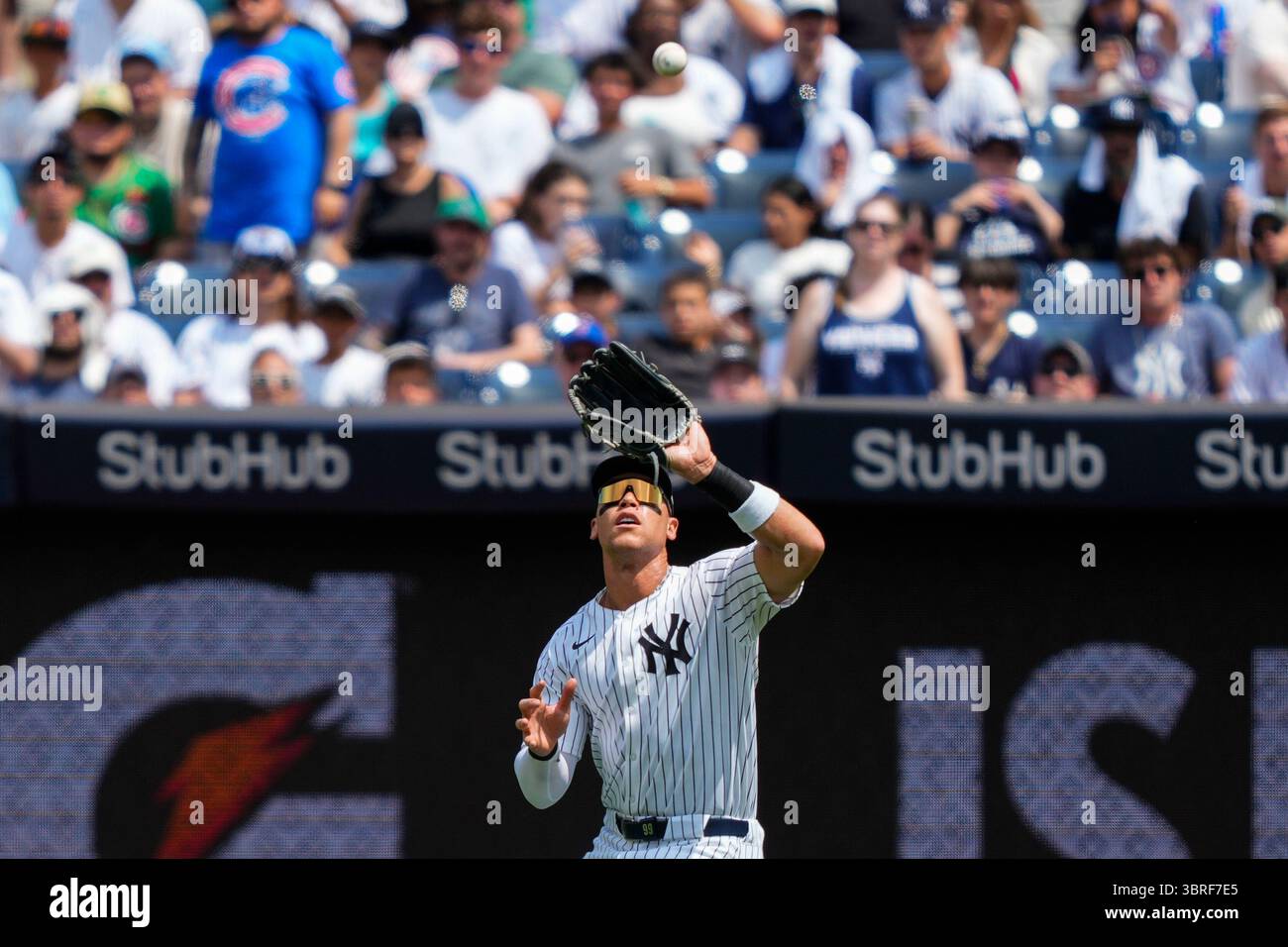 New York Yankees outfielder Aaron Judge (99) catches a fly out during ...
