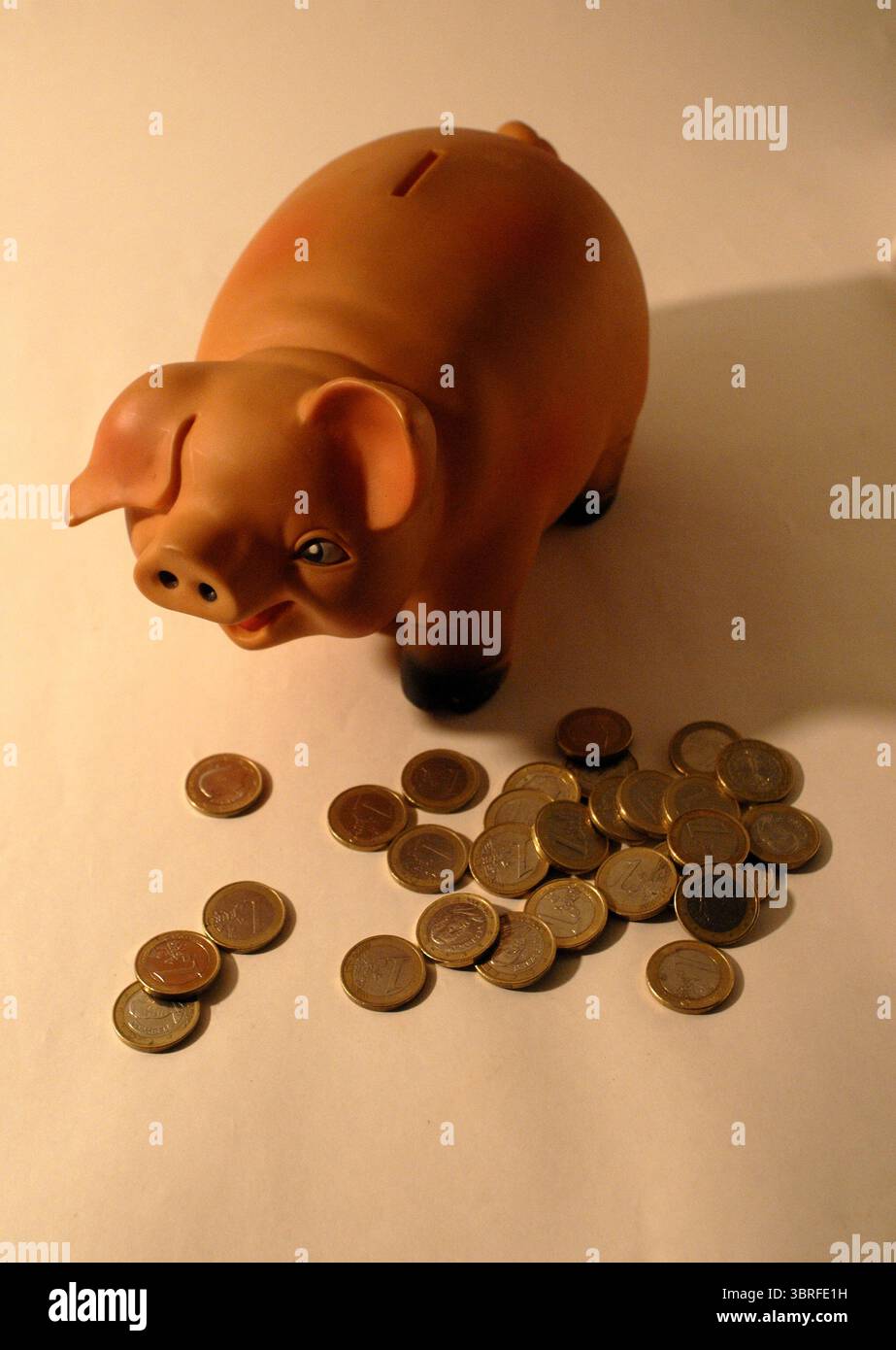 Facturas de dinero hi-res stock photography and images - Alamy