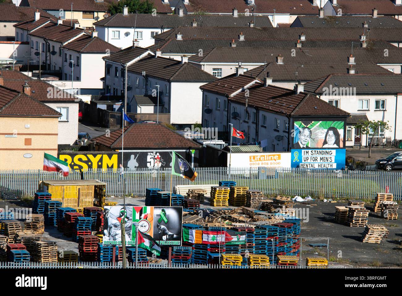 Bonfire prearation oin Derry's bogside Stock Photo - Alamy