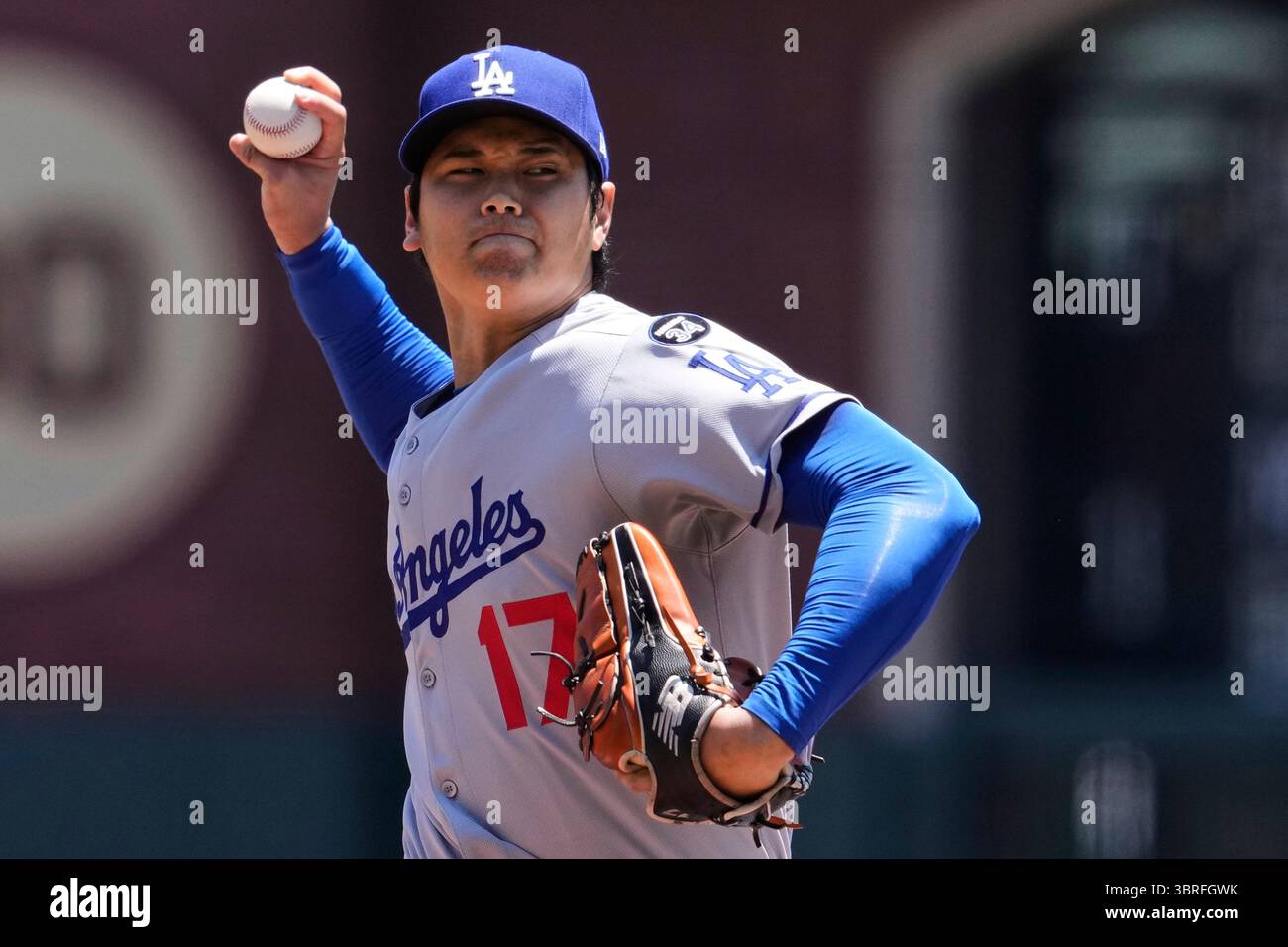 Los Angeles Dodgers' Shohei Ohtani pitches to a San Francisco Giants ...