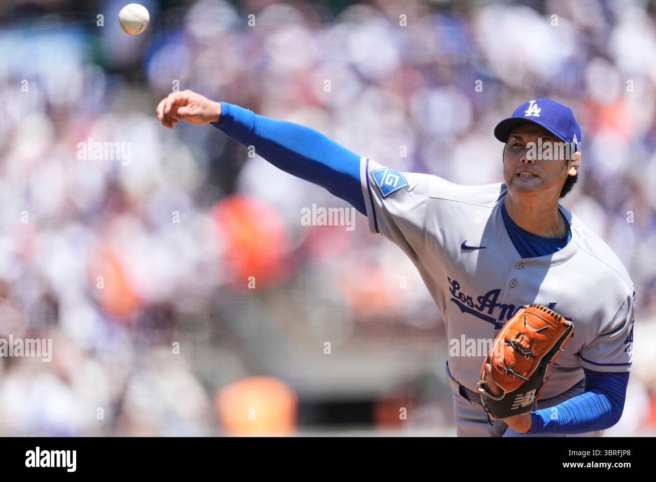 Los Angeles Dodgers' Shohei Ohtani pitches to a San Francisco Giants ...