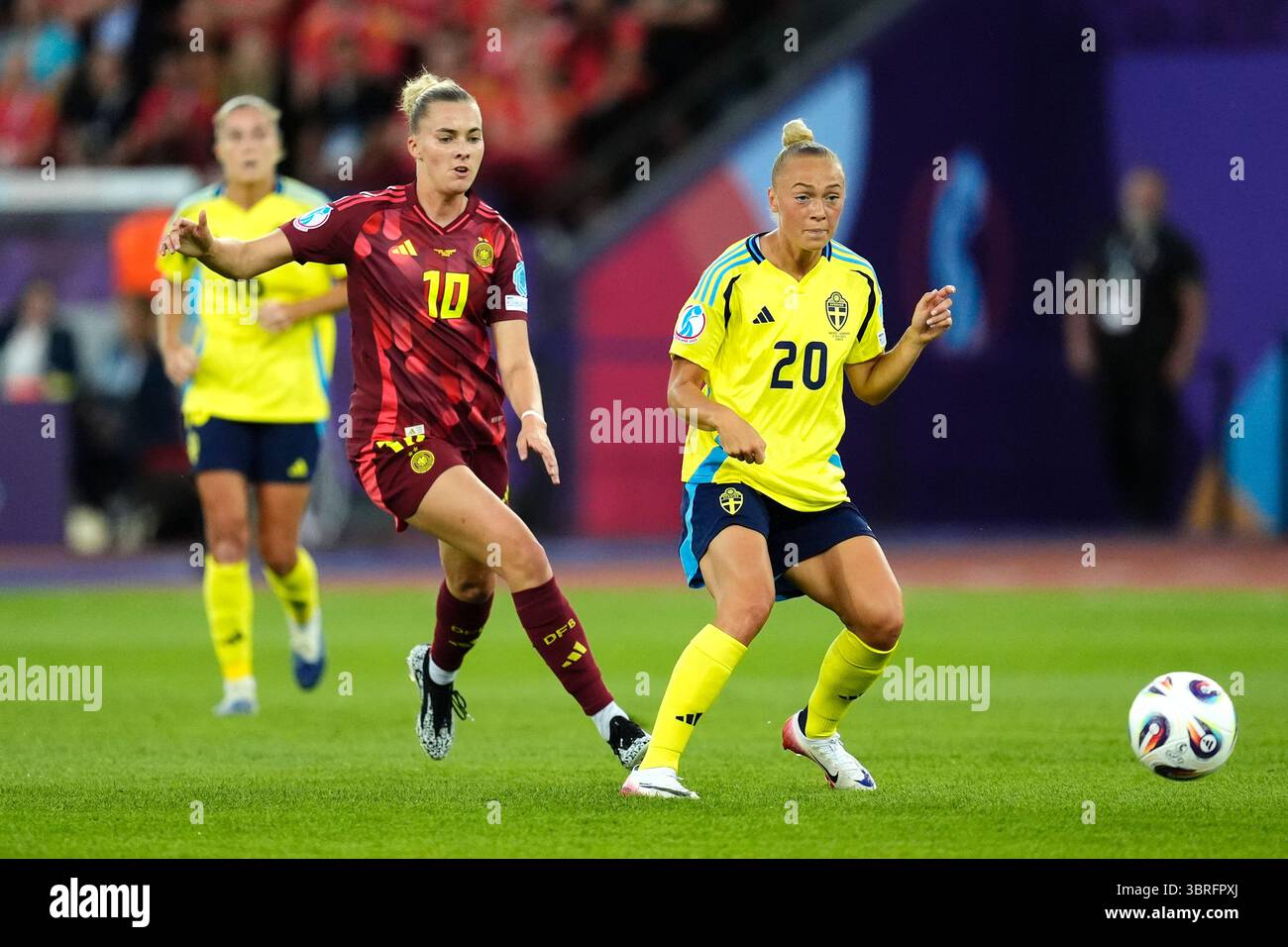 Germany's Laura Freigang and Germany's Elisa Senb (right) battle for ...