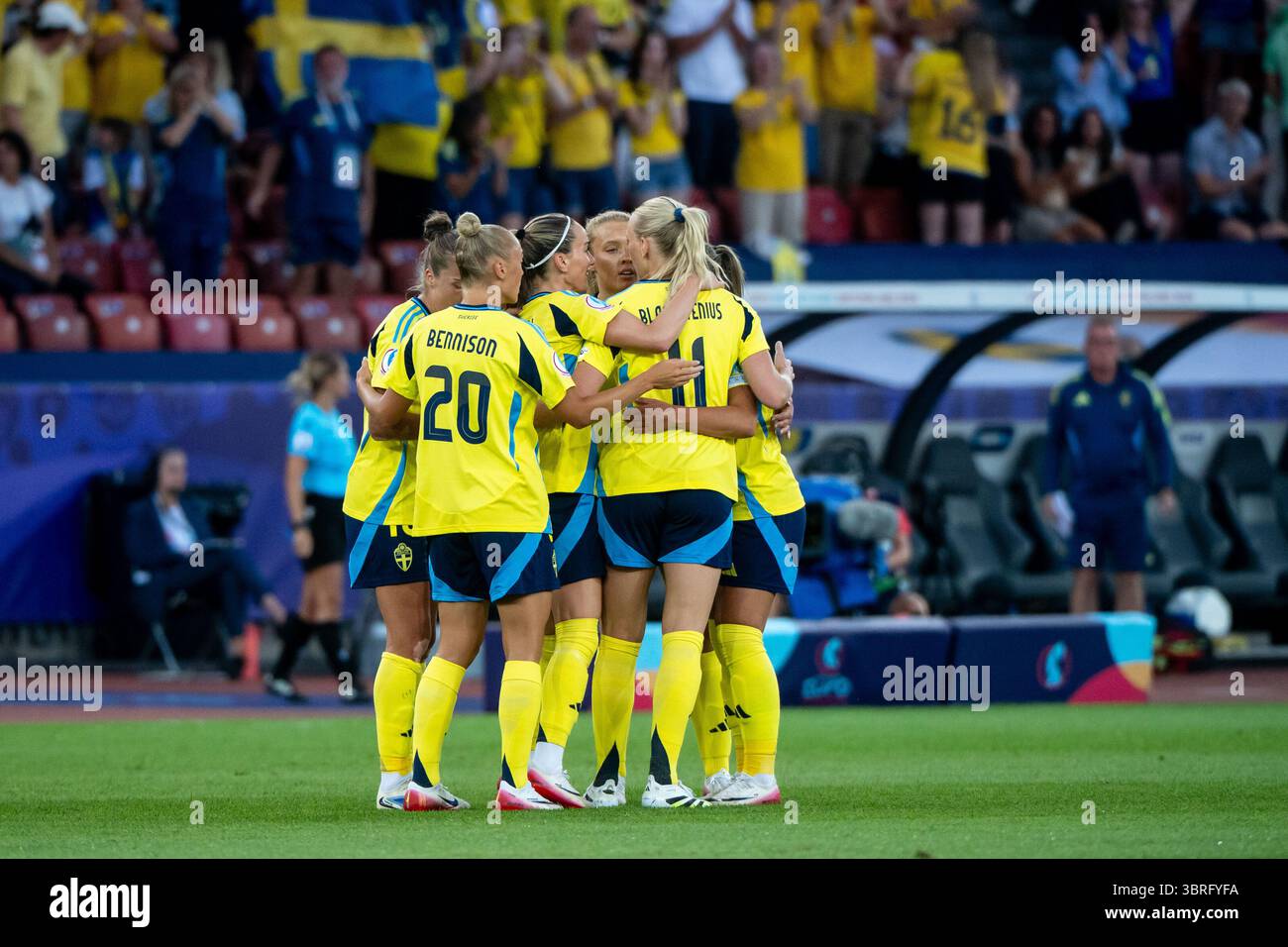 Hanna Bennison (Schweden, #20), Kosovare Asllani (Schweden, #09), Stina ...