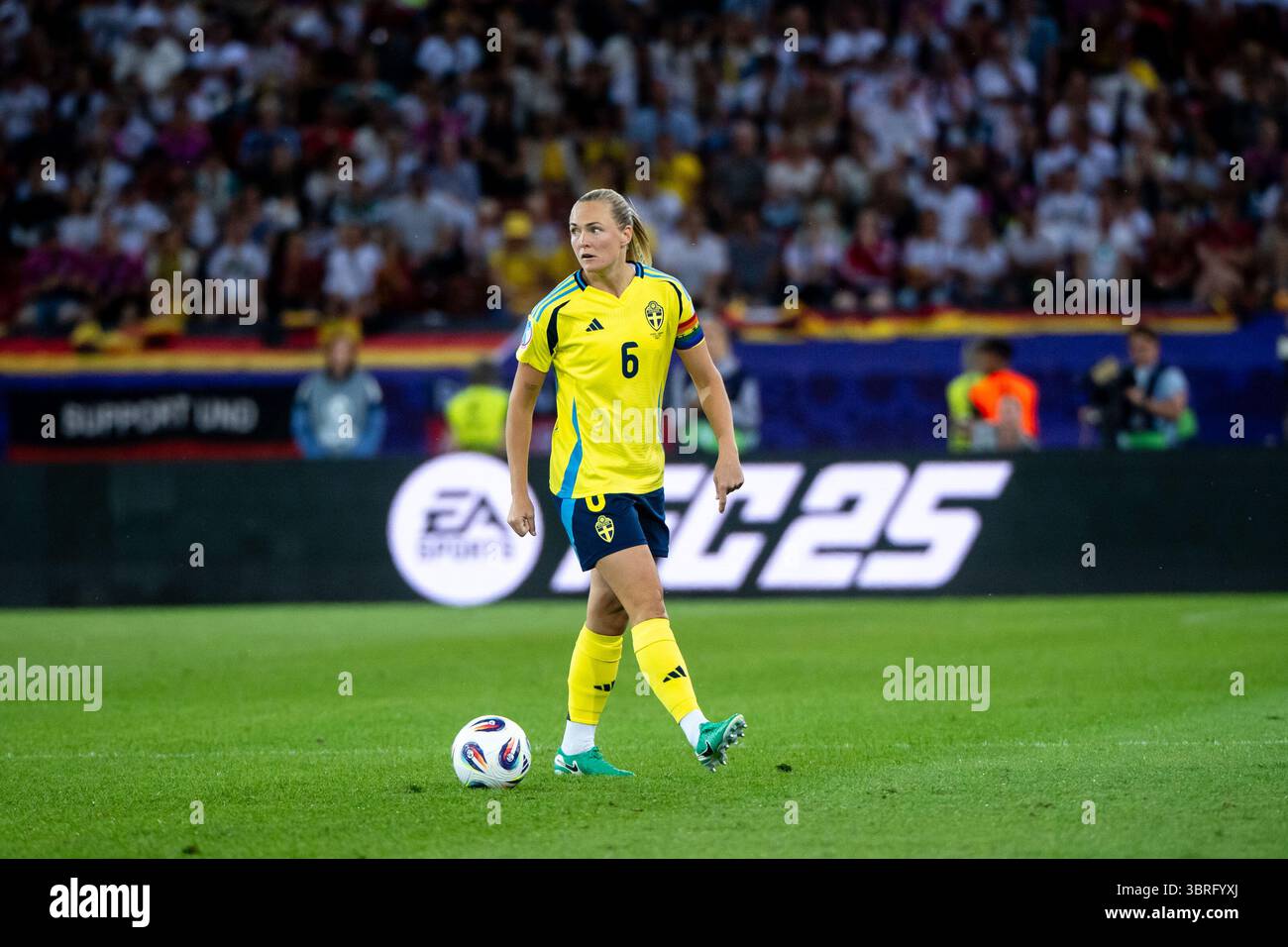 Magdalena Eriksson (Schweden, #06) am Ball, SUI, Schweden vs ...