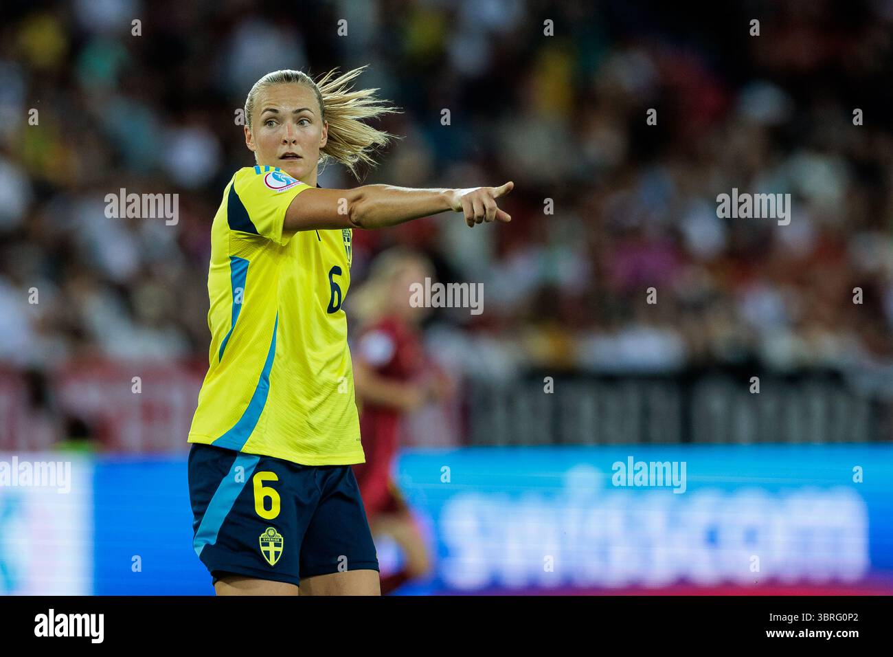 Magdalena Eriksson (Schweden, 6) gestikuliert UEFA Women?s Euro 2025 ...