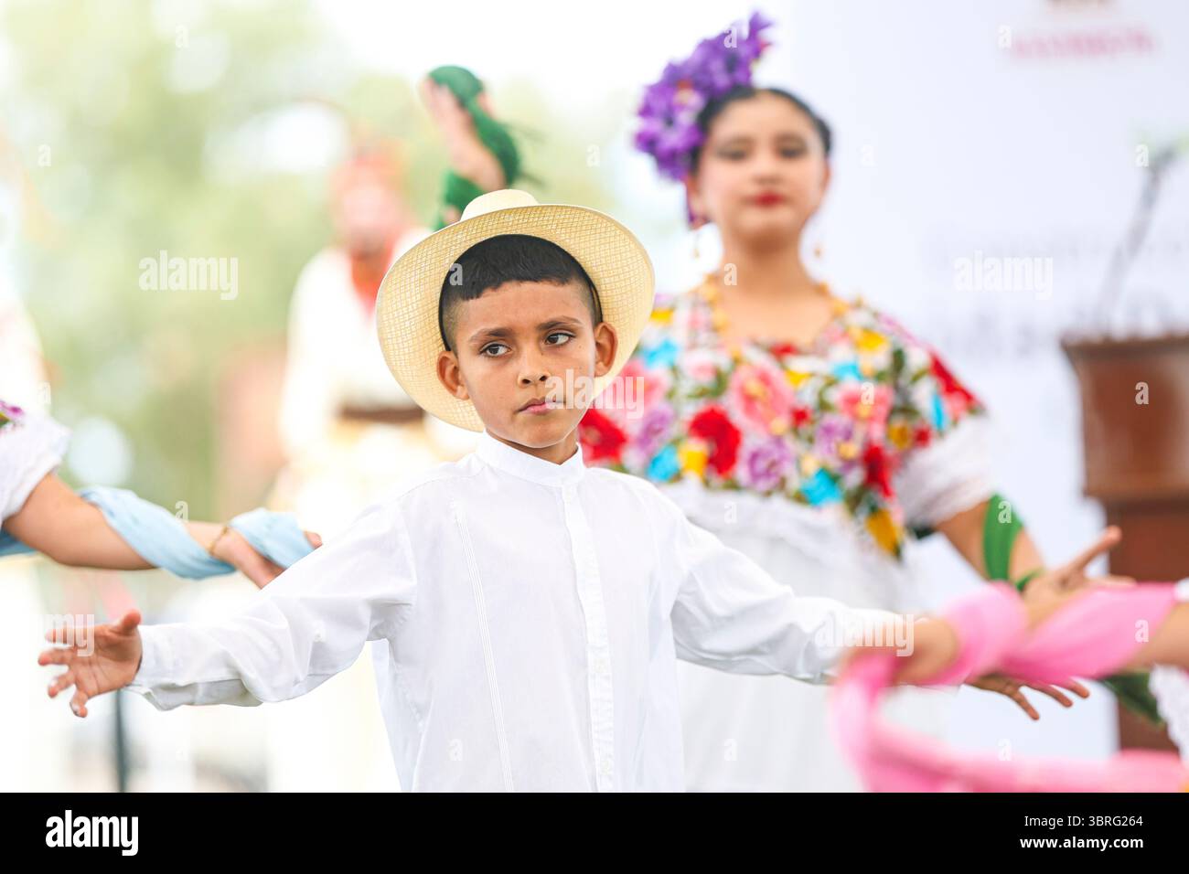 Teenagers wearing traditional Veracruz, Nayarit costumes dance Mexican ...