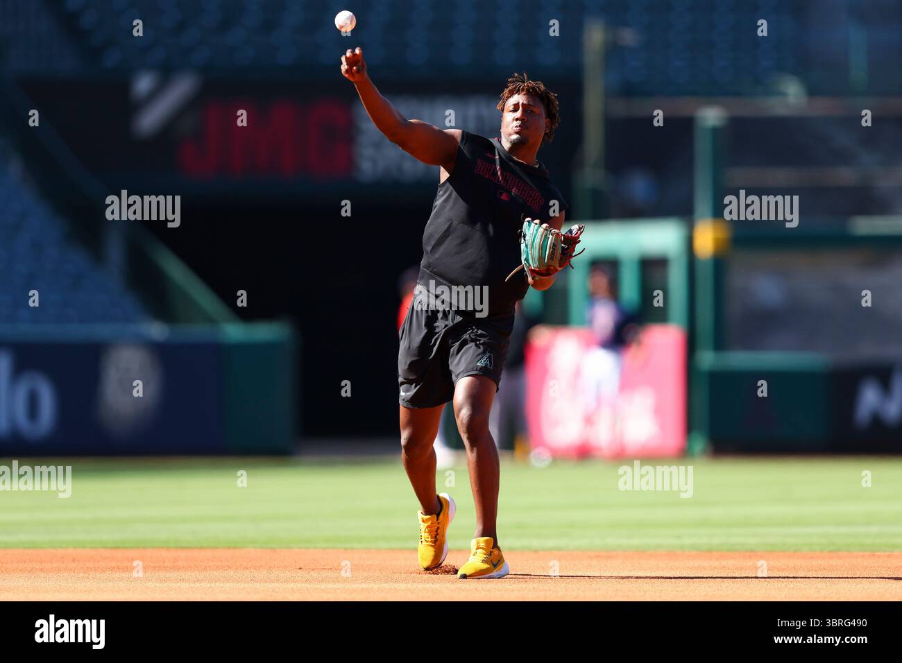 Arizona Diamondbacks shortstop Geraldo Perdomo throws to first base ...