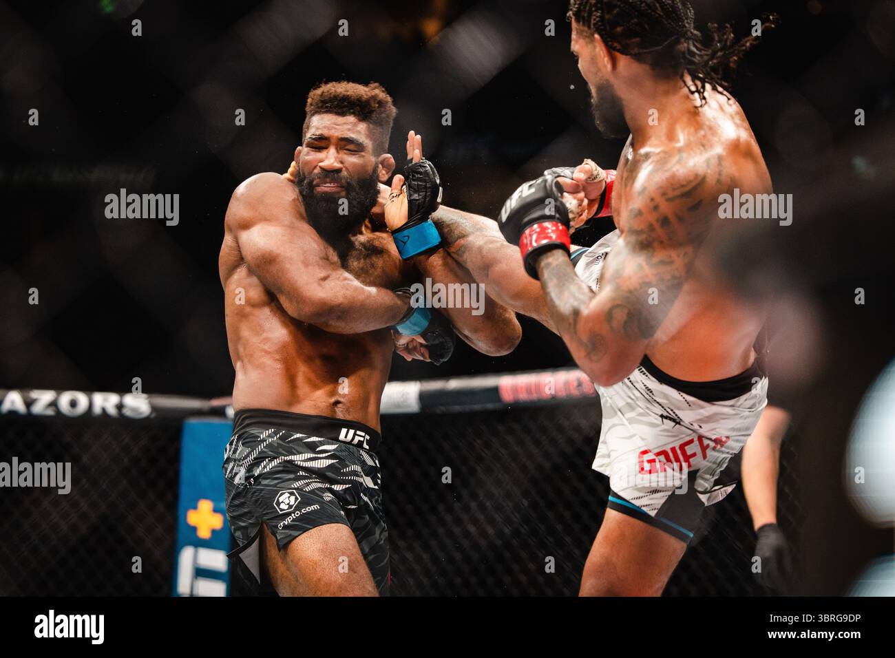 Nashville, Tn, United State. 13th July, 2025. Max Griffin fights Chris ...