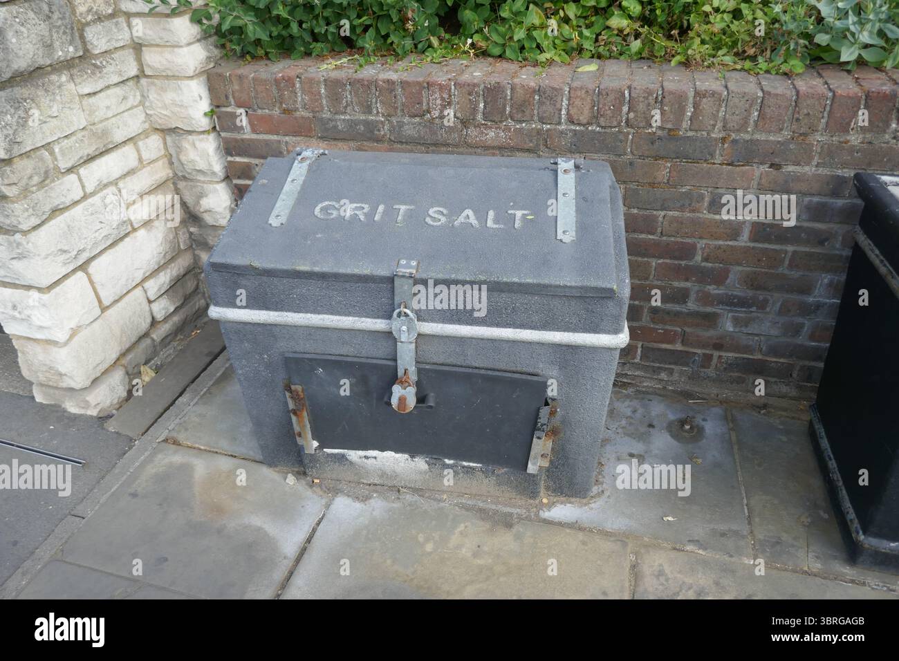 London, England, United Kingdom 26th May 2025 Grit Salt at Tower of ...