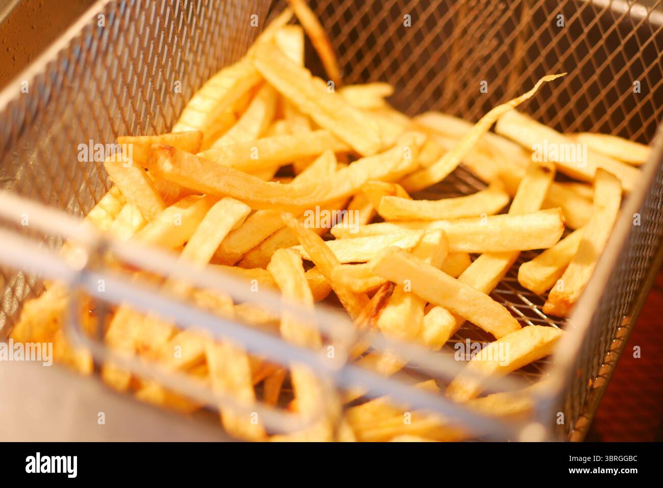 Golden fry basket hi-res stock photography and images - Alamy