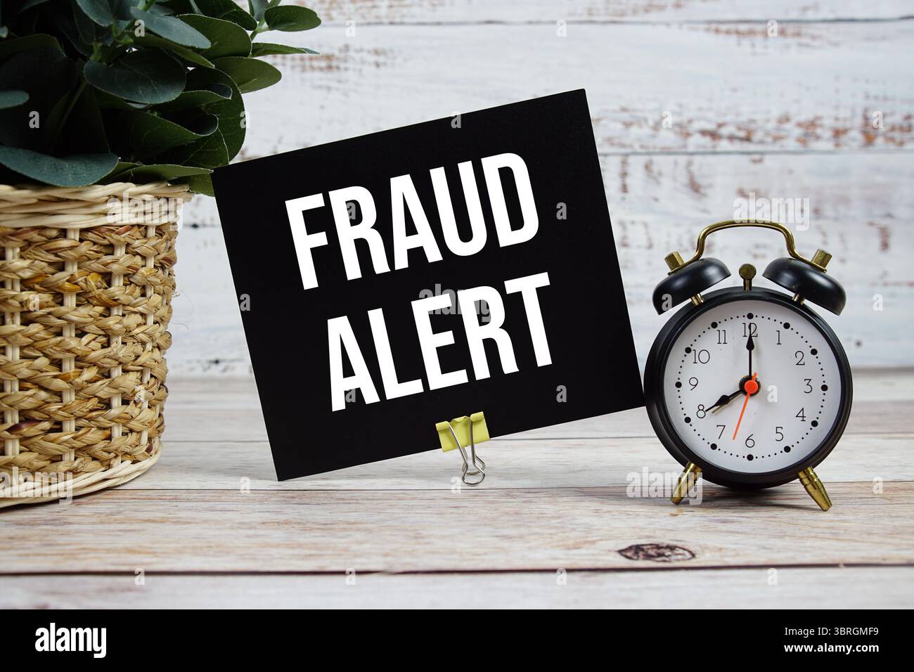 Malware alert text on screen hi-res stock photography and images - Alamy