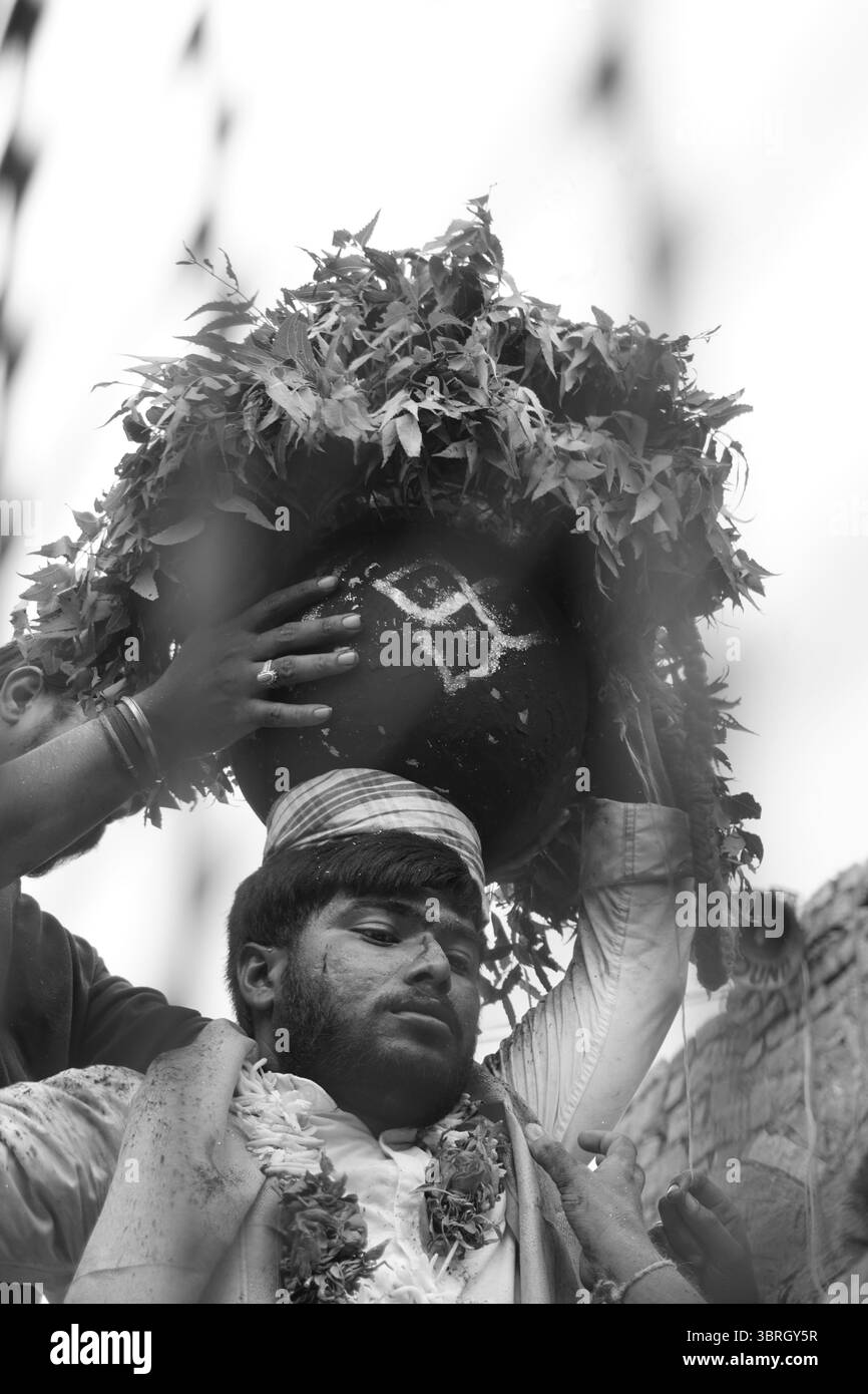 Community pot Black and White Stock Photos & Images - Alamy