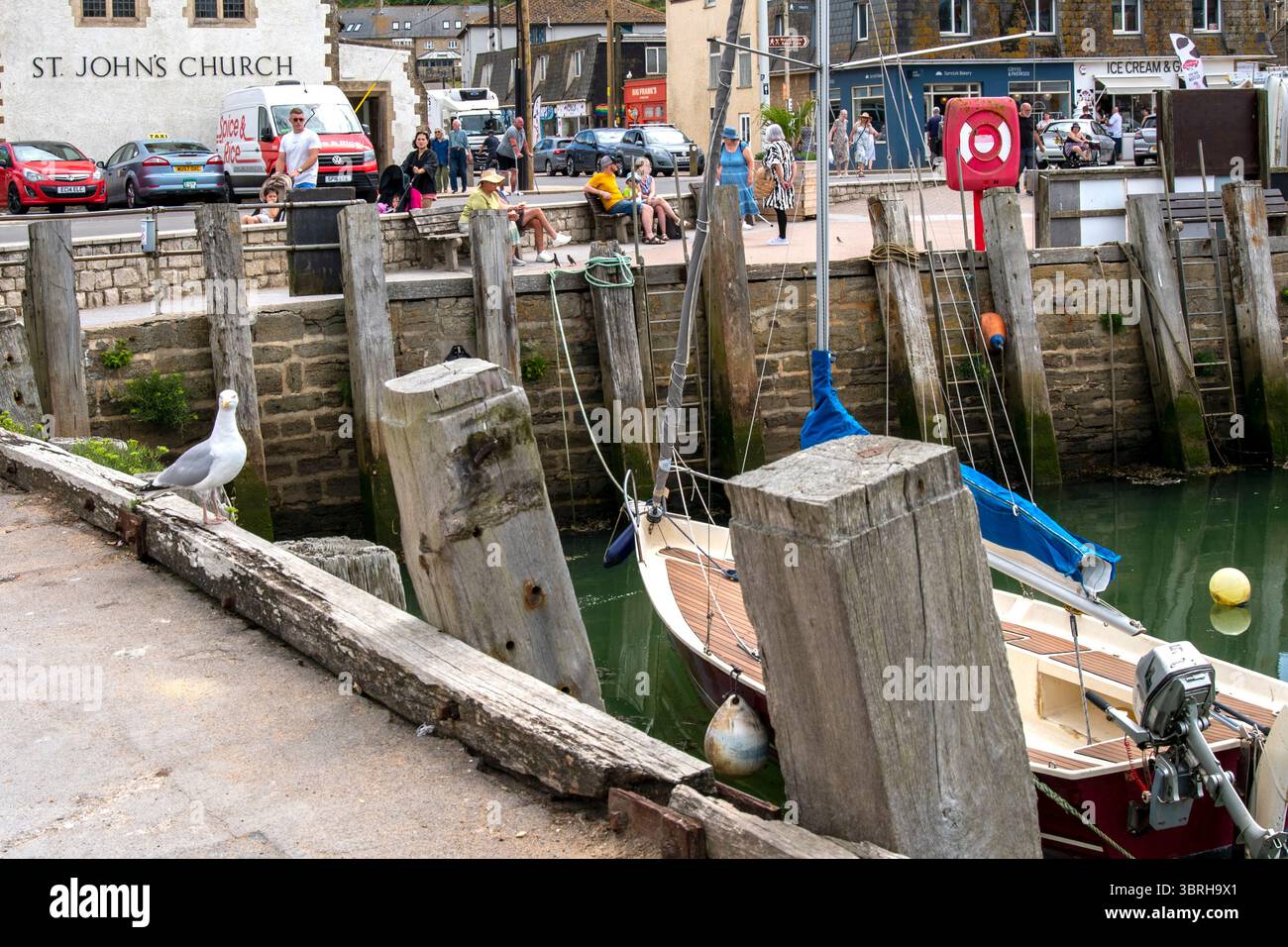 Quay side scene hi-res stock photography and images - Alamy