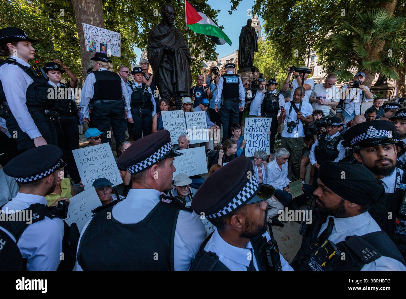 London, UK. 12th July, 2025. Metropolitan Police officers surround ...