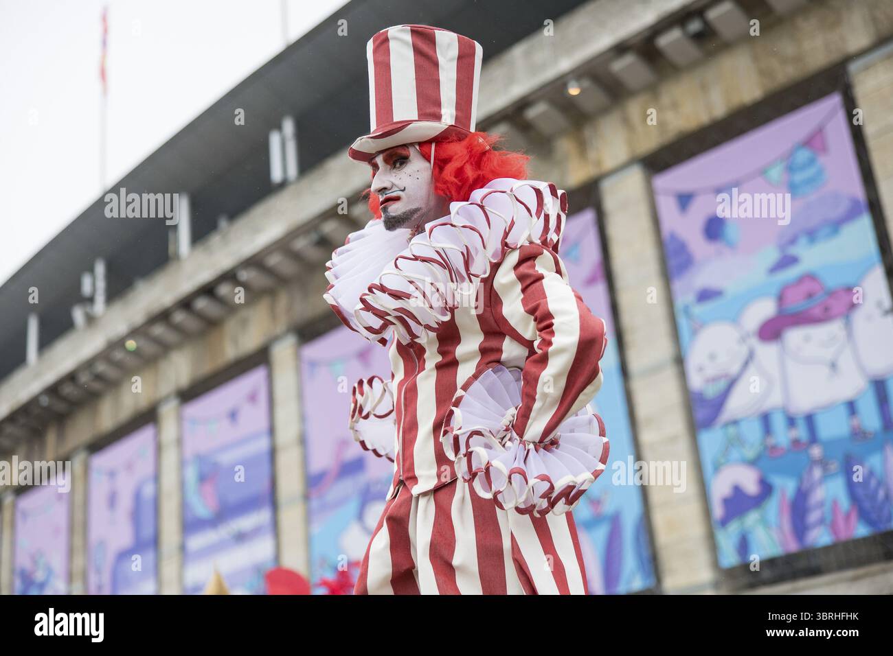 Dulce Compania stilt figures at the Lollapalooza Festival in the Olympiastadion and on the ...