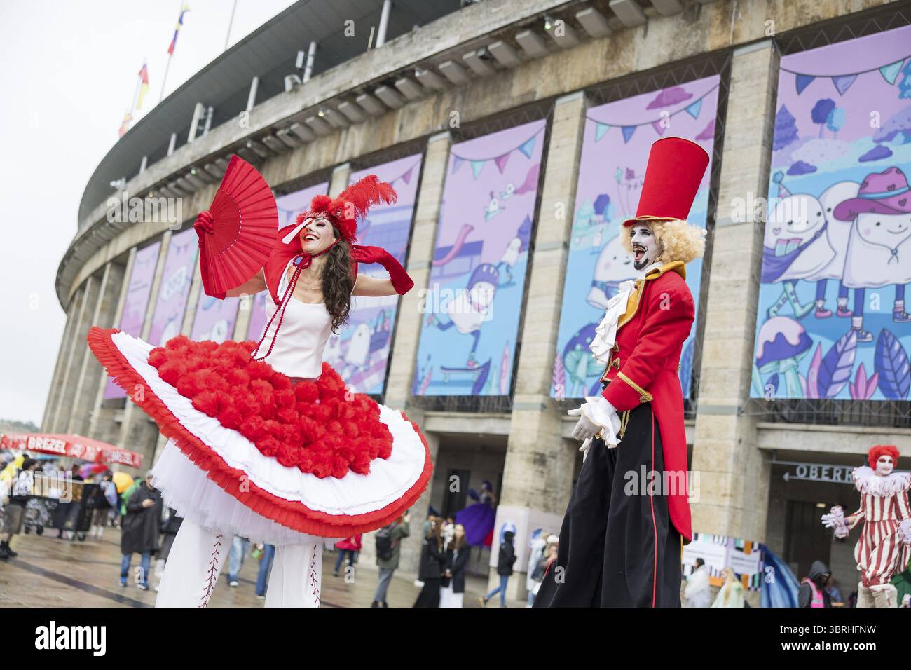 Dulce Compania stilt figures at the Lollapalooza Festival in the ...