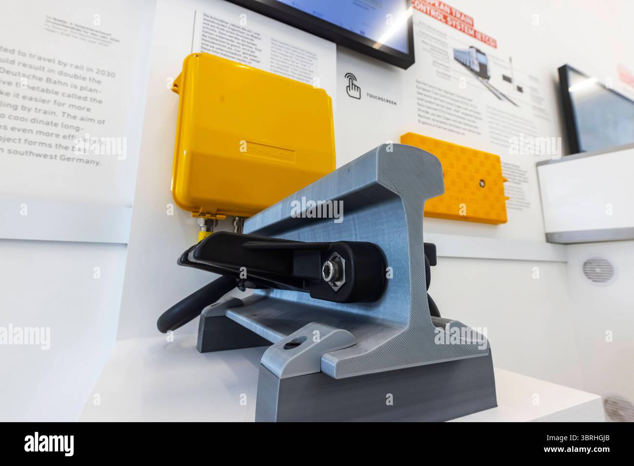 Infoturm Stuttgart ITS. In der Ausstellung informitert die Deutsche Bahn AG über das Projekt ...