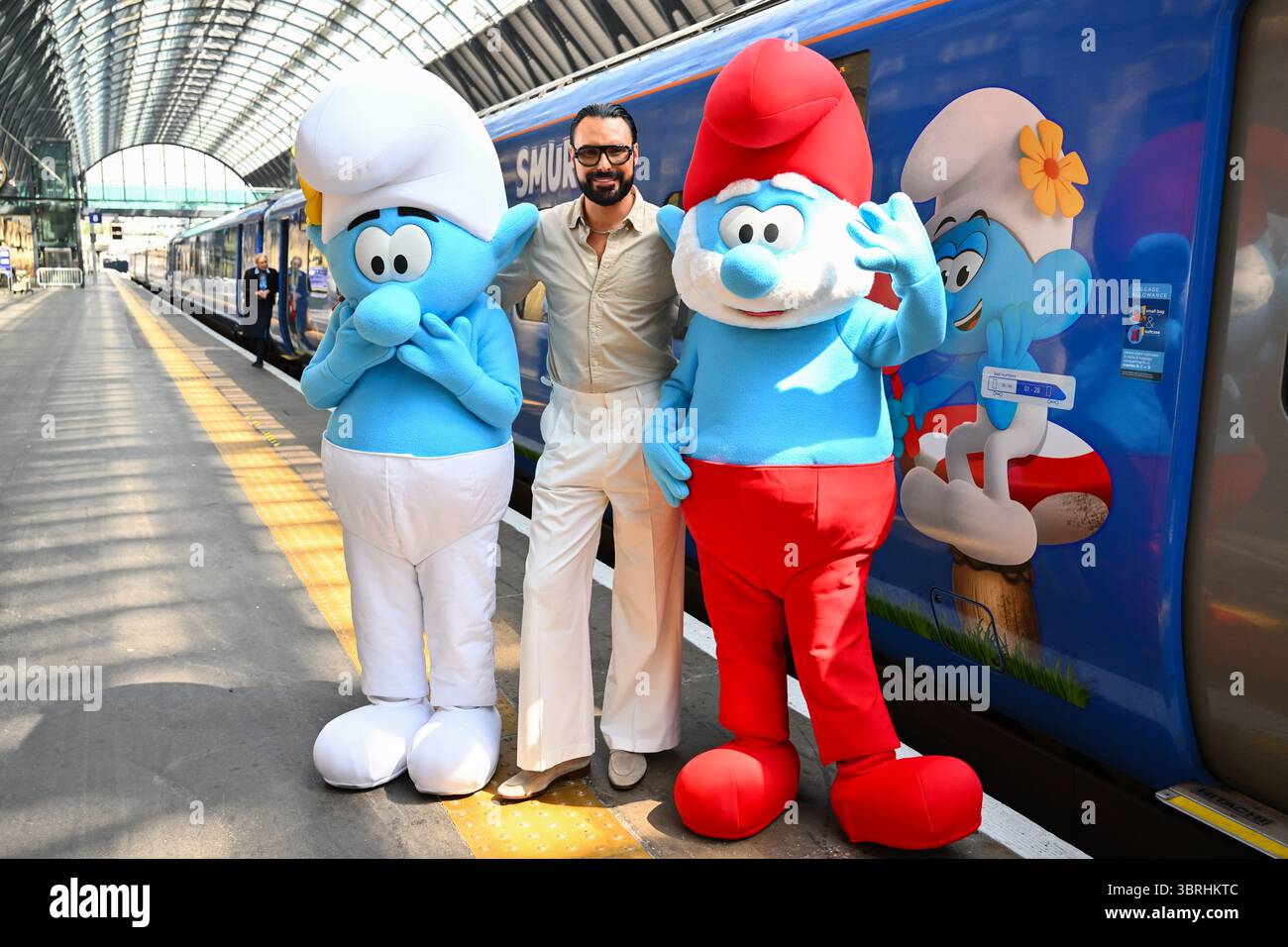 Electric train uk 2025 hi-res stock photography and images - Alamy