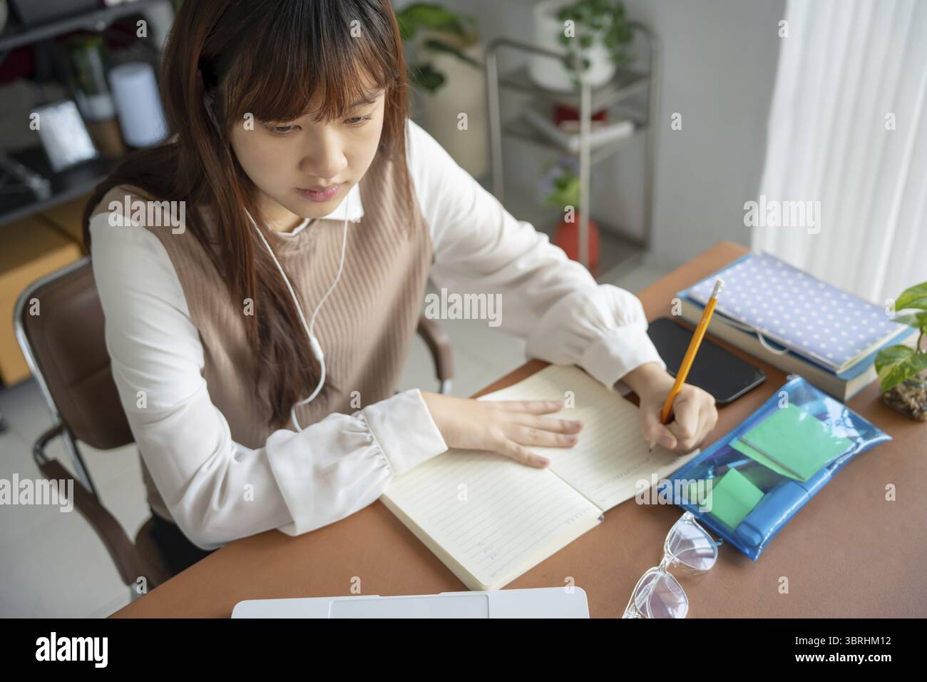 Online class reading hi-res stock photography and images - Alamy