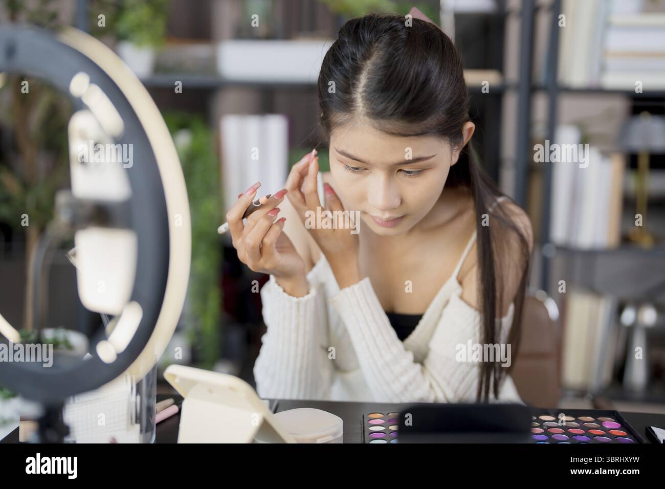 Asia woman beauty influencer makeup artist vlogger live streaming ...