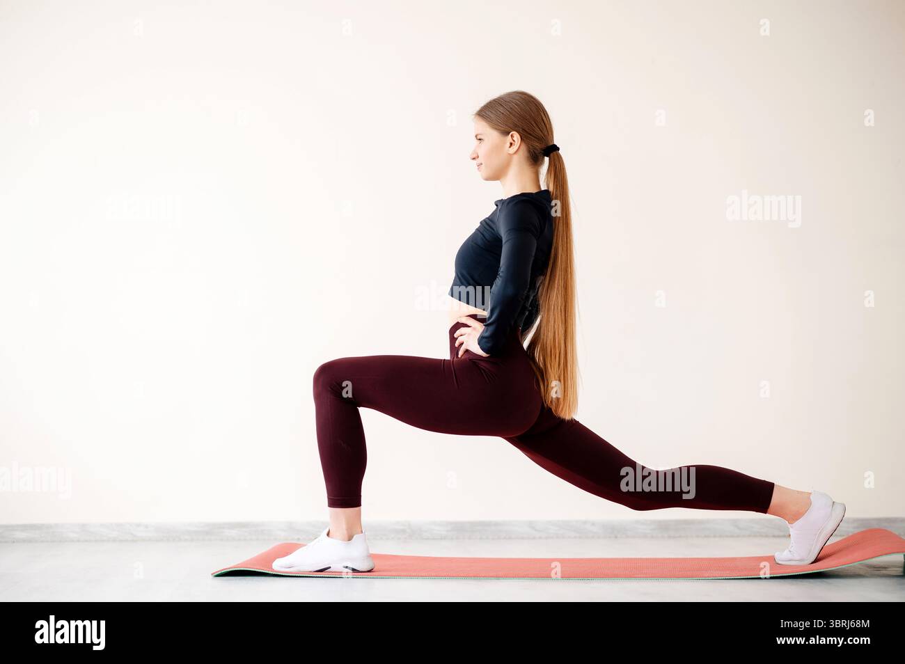 Caucasian fitness woman doing inverted lunges exercise on rubber mat ...
