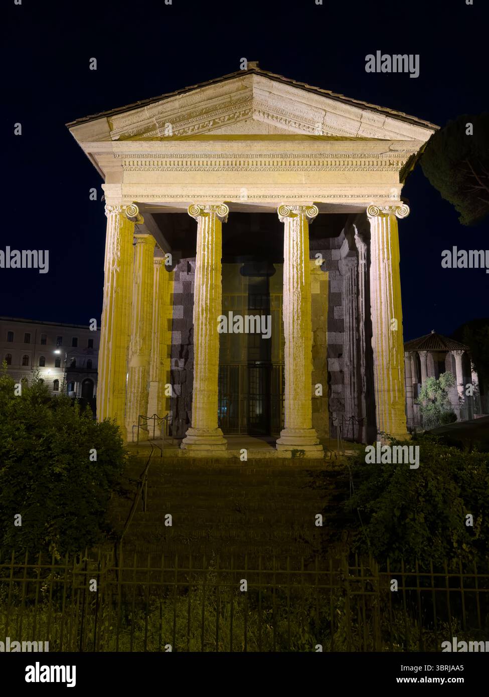 Illuminated facade historic building hi-res stock photography and ...