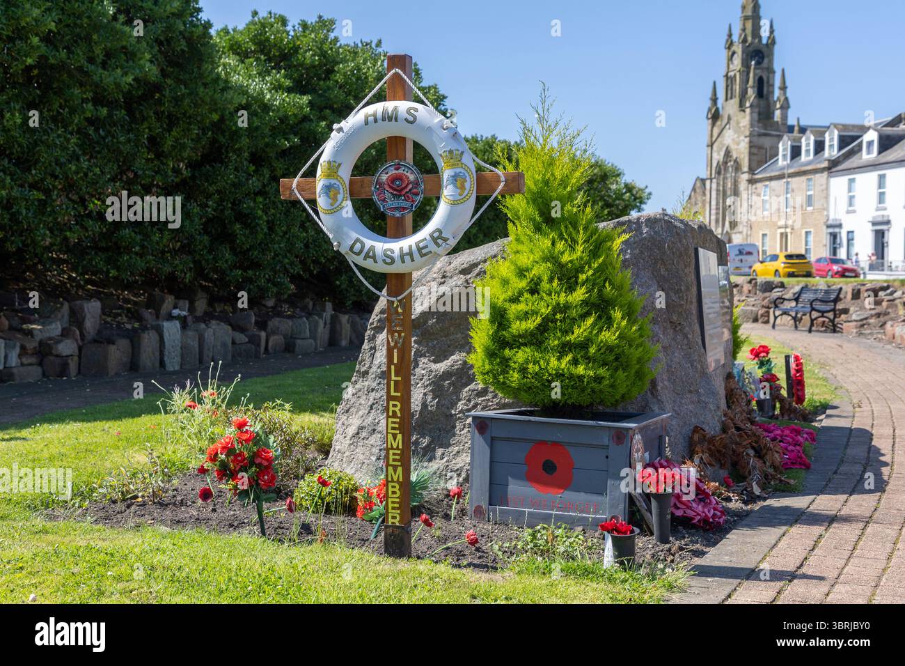 Memorial on Ardrossan promenade to the HMS Dasher disaster. HMS Dasher ...