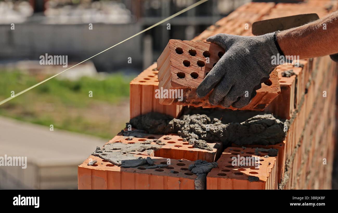 Masons build wall concrete blocks hi-res stock photography and images ...