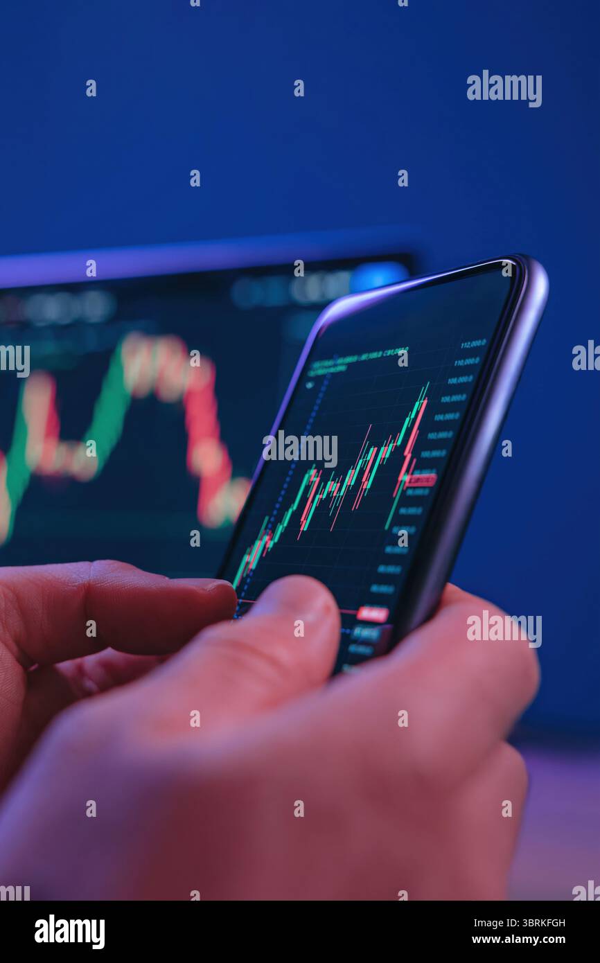 Real time monitoring graphs hi-res stock photography and images - Alamy