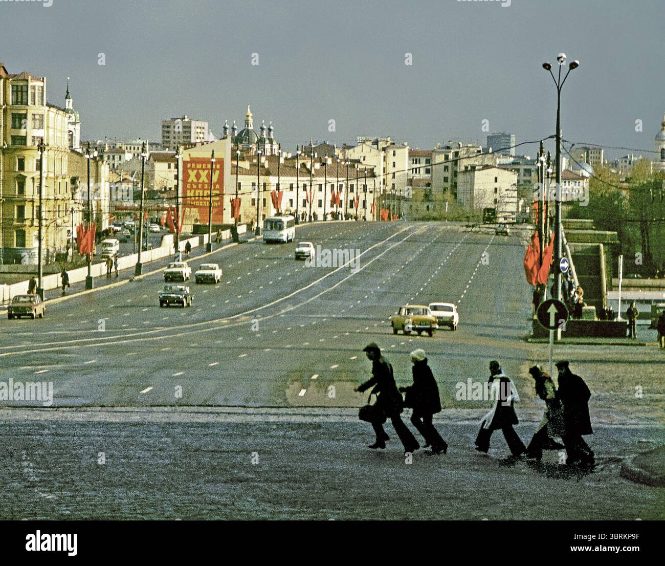 People run to cross the street, Moscow, USSR, May 1976 Stock Photo - Alamy