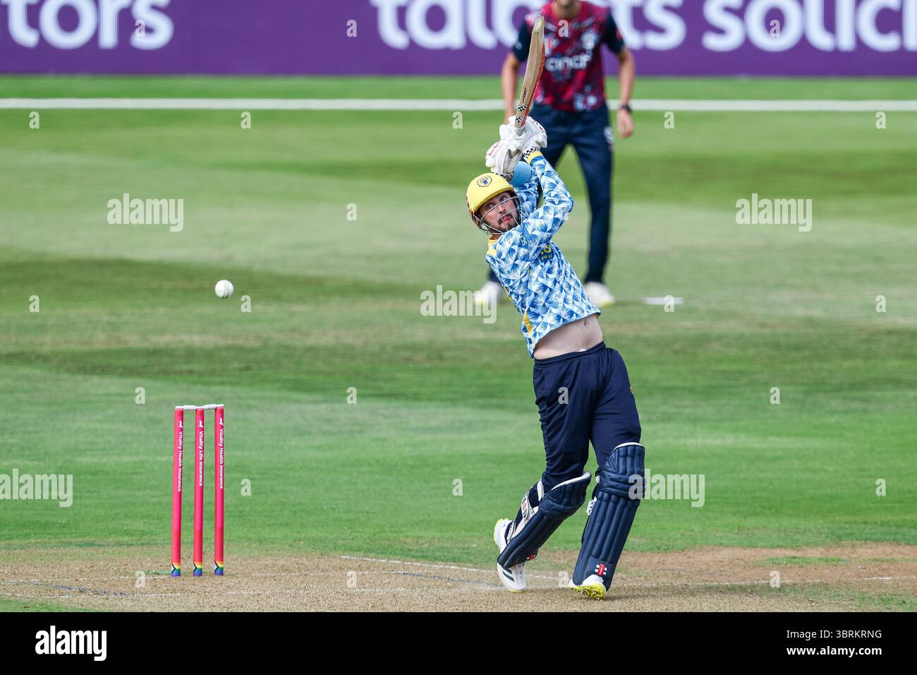 #30, Ed Barnard of Warwickshire in action with the bat during the ...