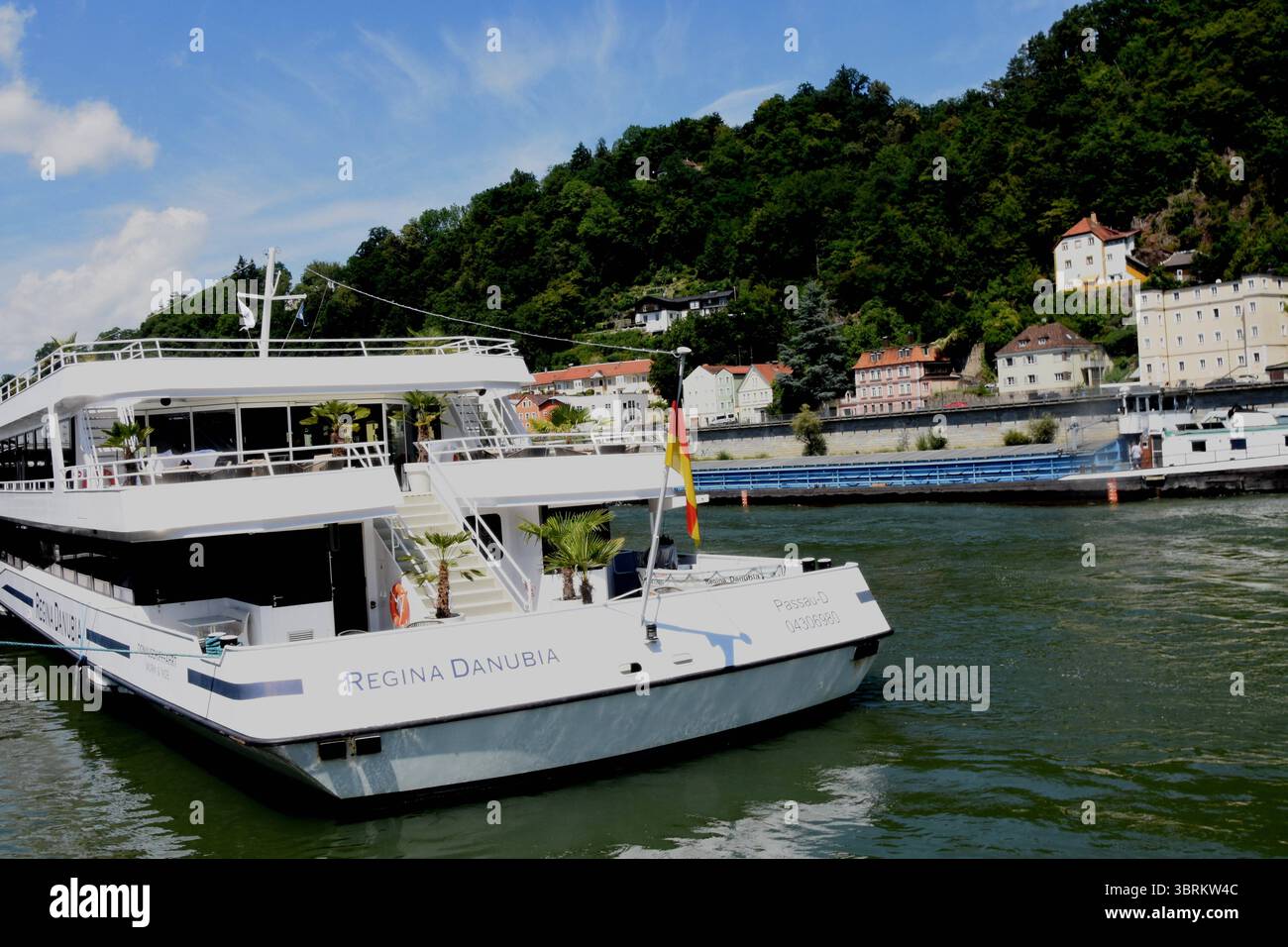 Passau 13.07.2025 Anlegestelle Donauschifffahrt Passagierschiff Regina ...