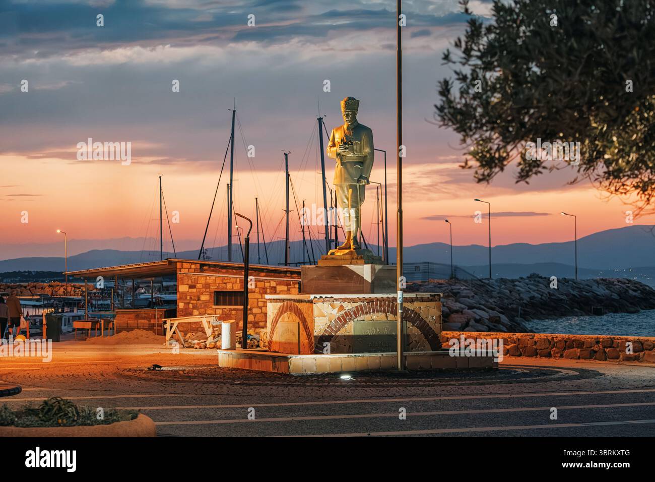 27 April 2025, Ciftlikkoy, Turkiye: Turkish flag waving over a statue ...