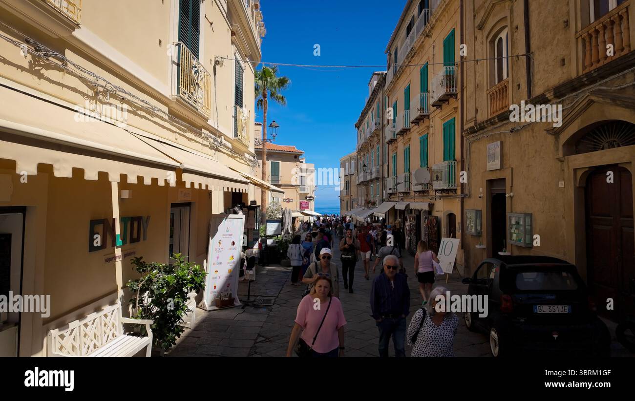 TROPEA, ITALY - JUNE 2, 2025 - Tourists walking in Corso Vittorio ...