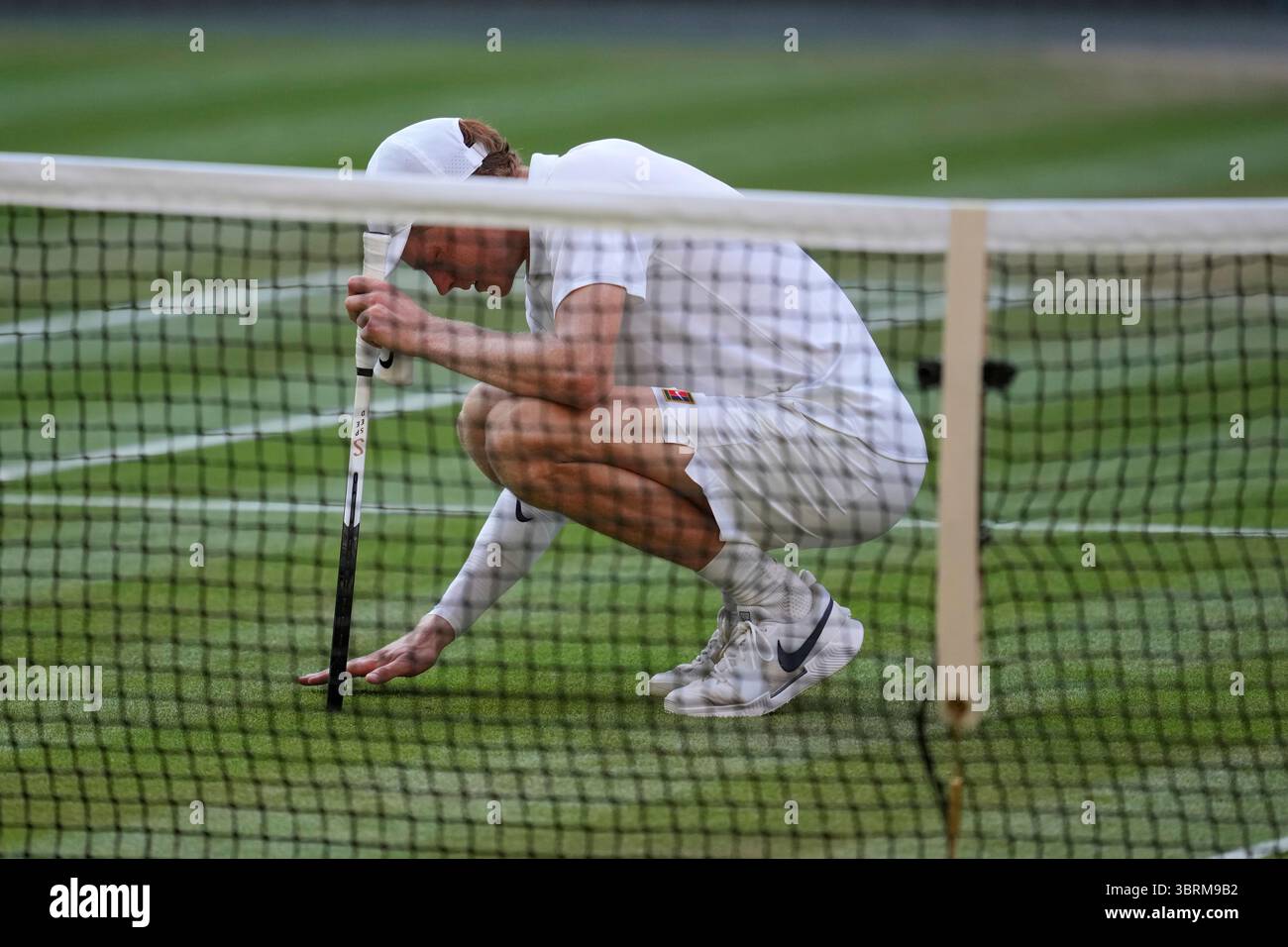 Italy's Jannik Sinner celebrates after beating Carlos Alcaraz of Spain ...
