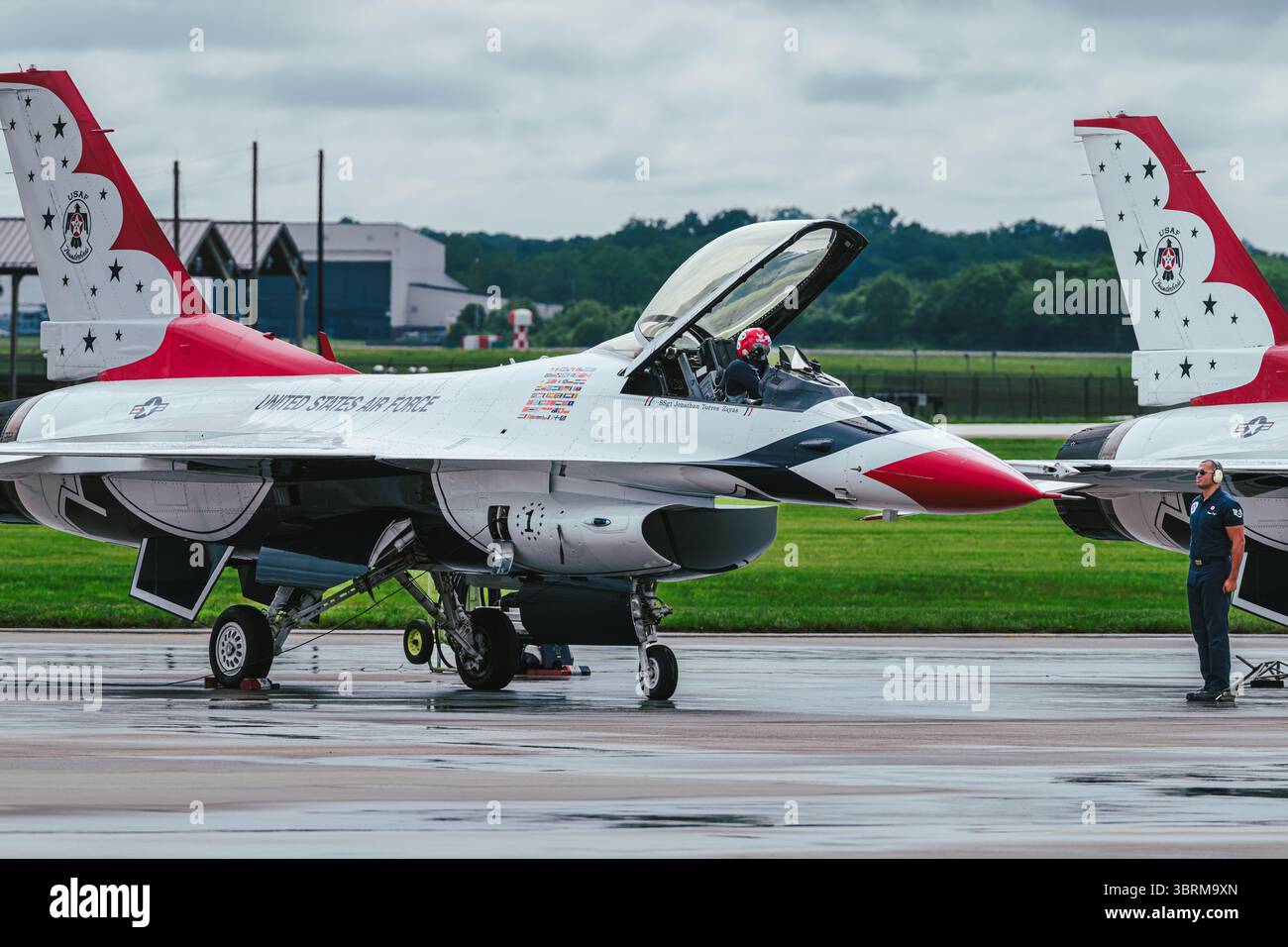 USAF Thunderbird F-16C with canopy open during ground operations at ...