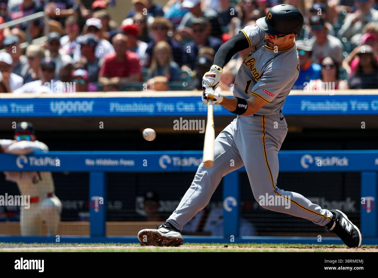 Pittsburgh Pirates' Bryan Reynolds takes an at bat during the first ...