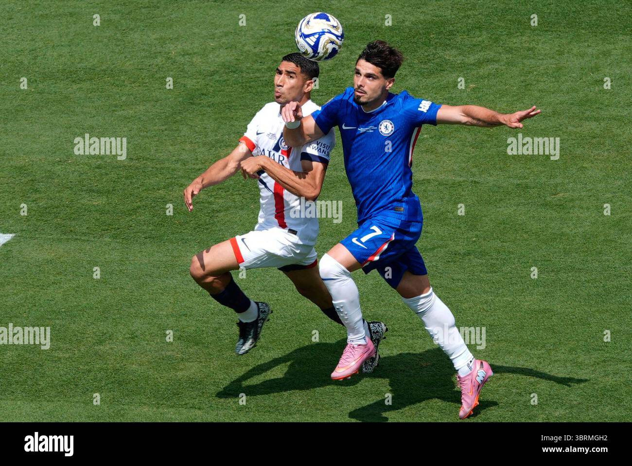 Chelsea's Pedro Neto, right, and Paris Saint-Germain's Achraf Hakimi ...