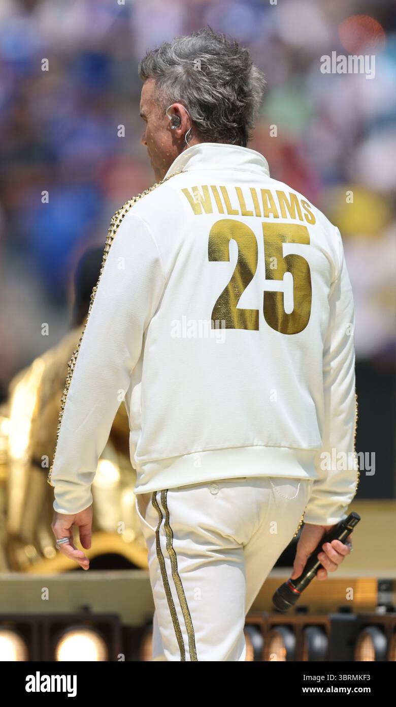New Jersey, USA. 13th July, 2025. Pre match entertainment from Robbie ...
