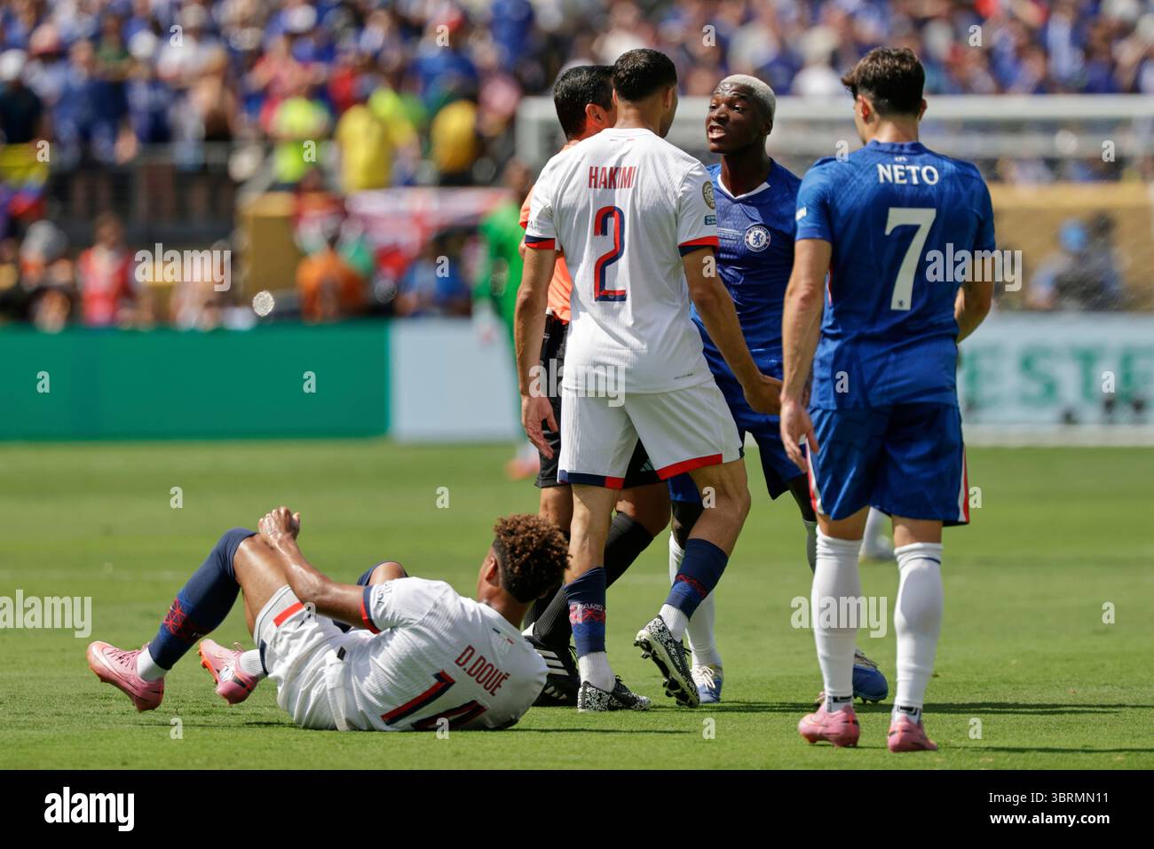 Chelsea's Moises Caicedo, background, argues with Paris Saint-Germain's ...