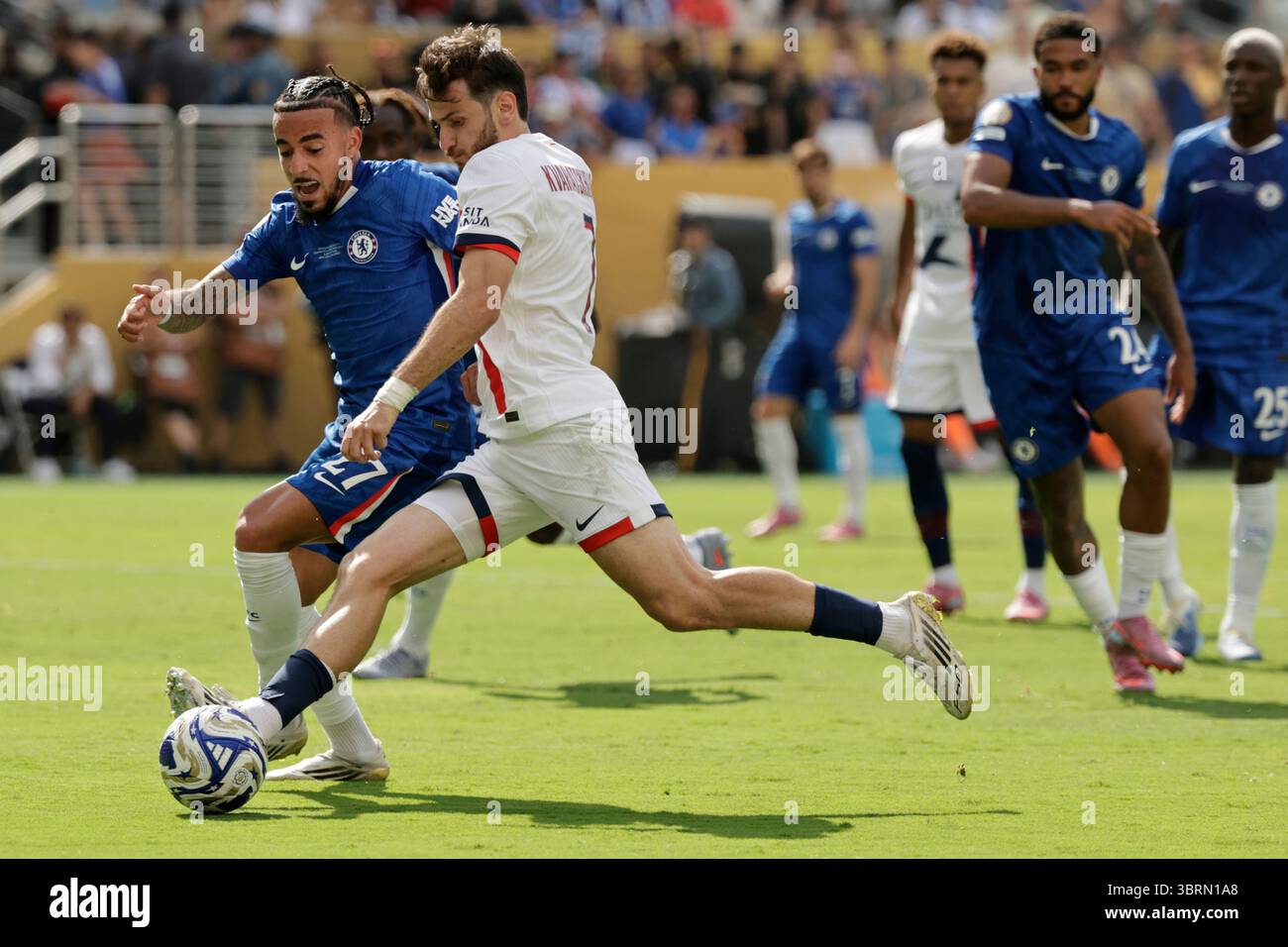 Paris Saint-Germain's Khvicha Kvaratskhelia , right, duels for the ball ...