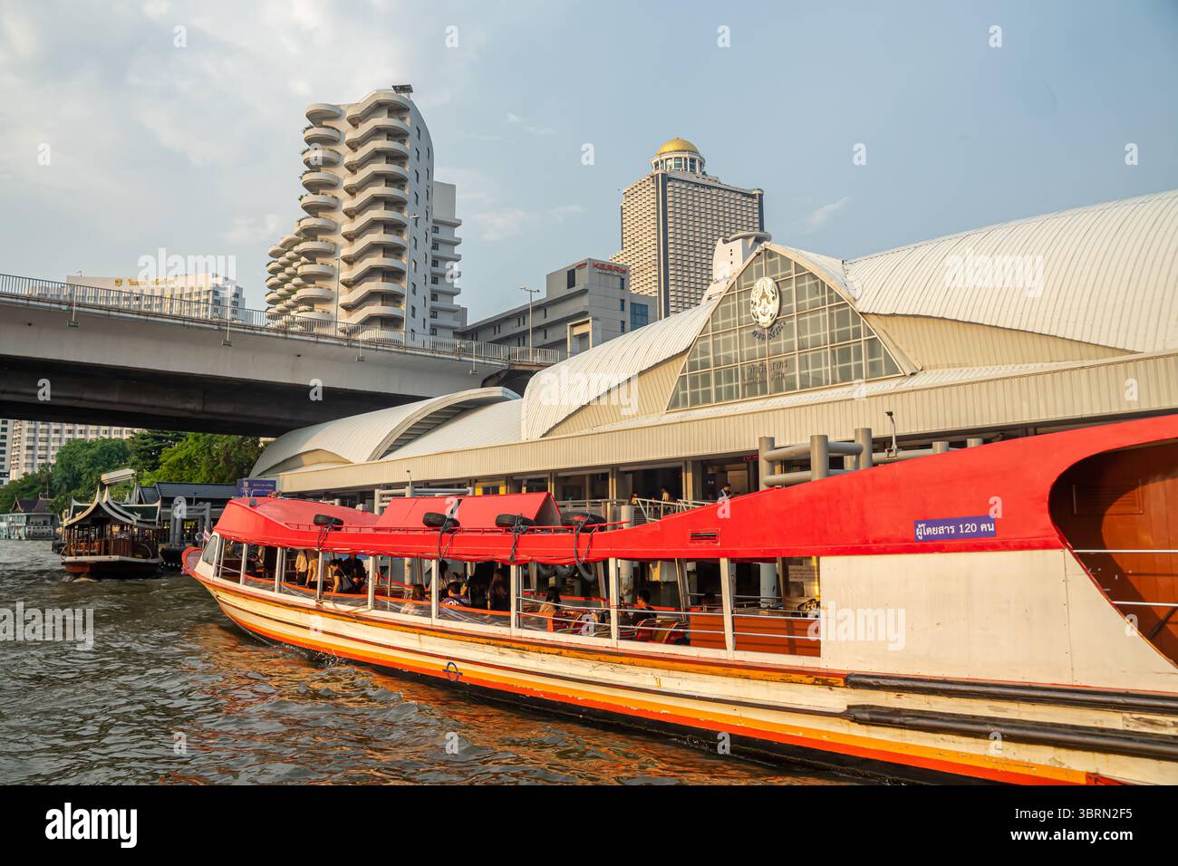 Public transportation boat at Sathorn pier boat station, Chao Phraya ...