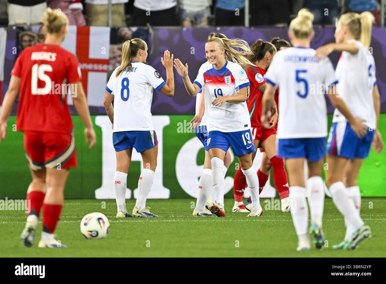 England's Aggie Beever-Jones, center, celebrates after scoring during ...